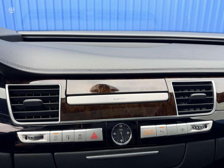 Black Audi A8 2017 in Kaunas, with an engine capacity of 3.99 L and mileage of 166 thousand km for 27900 €, photo 33 on AUTOMOTO.COM.LV