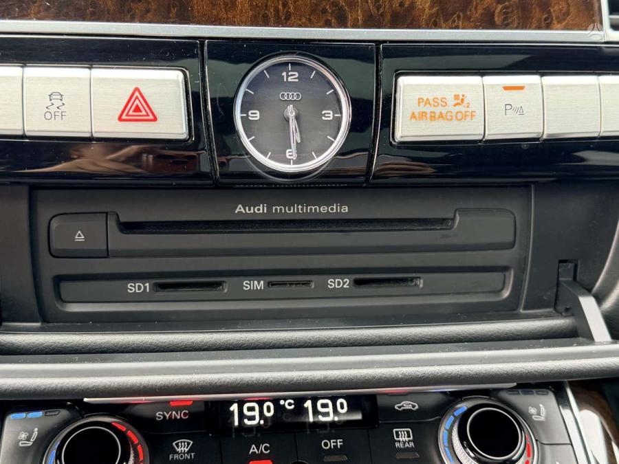 Black Audi A8 2017 in Kaunas, with an engine capacity of 3.99 L and mileage of 166 thousand km for 27900 €, photo 35 on AUTOMOTO.COM.LV