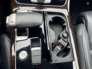 Black Audi A8 2017 in Kaunas, with an engine capacity of 3.99 L and mileage of 166 thousand km for 27900 €, photo 36 on AUTOMOTO.COM.LV