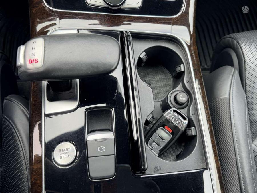 Black Audi A8 2017 in Kaunas, with an engine capacity of 3.99 L and mileage of 166 thousand km for 27900 €, photo 36 on AUTOMOTO.COM.LV