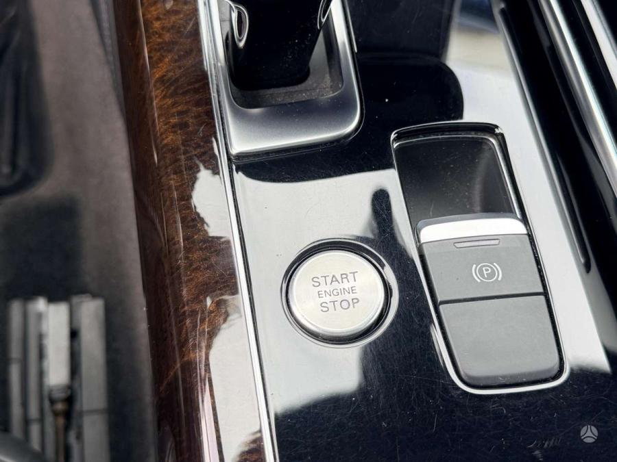 Black Audi A8 2017 in Kaunas, with an engine capacity of 3.99 L and mileage of 166 thousand km for 27900 €, photo 37 on AUTOMOTO.COM.LV