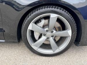 Black Audi A8 2017 in Kaunas, with an engine capacity of 3.99 L and mileage of 166 thousand km for 27900 €, photo 52 on AUTOMOTO.COM.LV