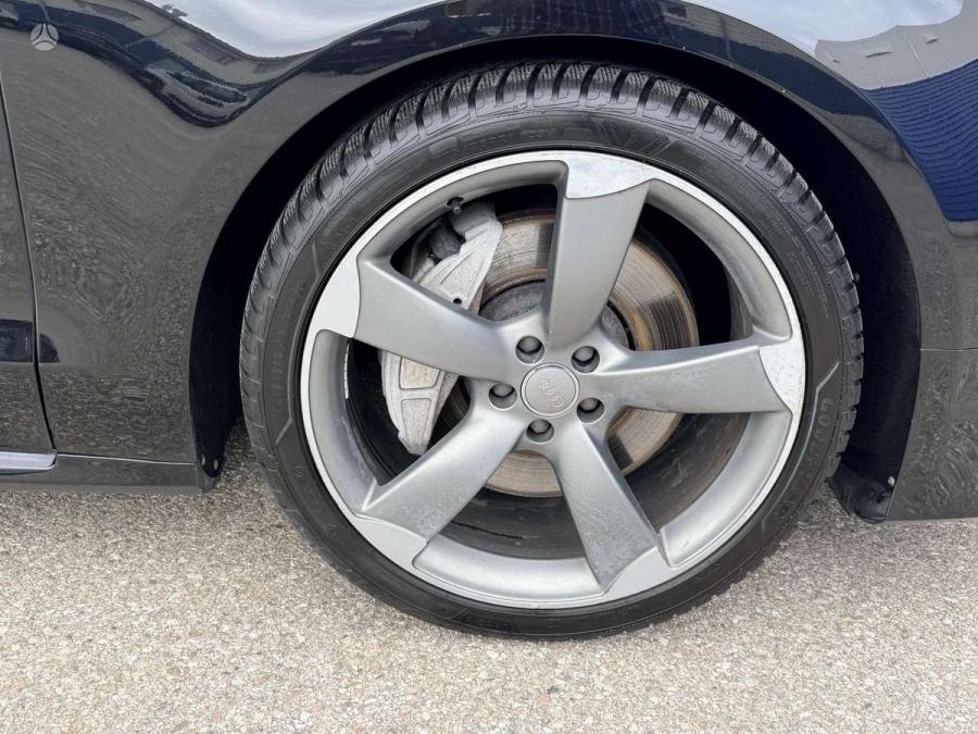 Black Audi A8 2017 in Kaunas, with an engine capacity of 3.99 L and mileage of 166 thousand km for 27900 €, photo 52 on AUTOMOTO.COM.LV