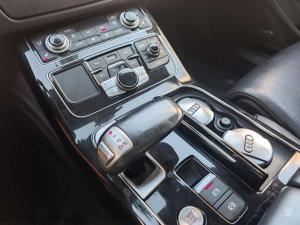 Melns Audi A8 2017 Telšiai, ar dzinēja tilpumu 2.97 L un nobraukumu 238 tūkst. km par 12300 €, foto 13 vietnē AUTOMOTO.COM.LV