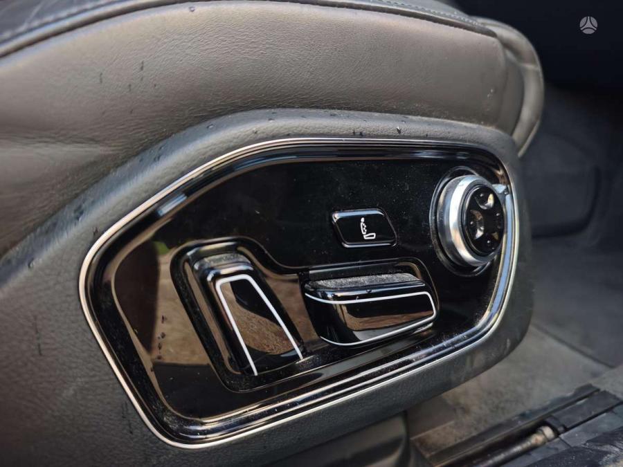 Melns Audi A8 2017 Telšiai, ar dzinēja tilpumu 2.97 L un nobraukumu 238 tūkst. km par 12300 €, foto 36 vietnē AUTOMOTO.COM.LV