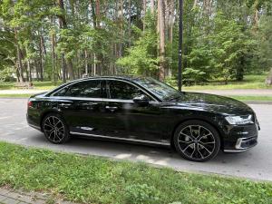 Black Audi A8 2017 in Alytus, with an engine capacity of 2.97 L and mileage of 205 thousand km for 36000 €, photo 4 on AUTOMOTO.COM.LV