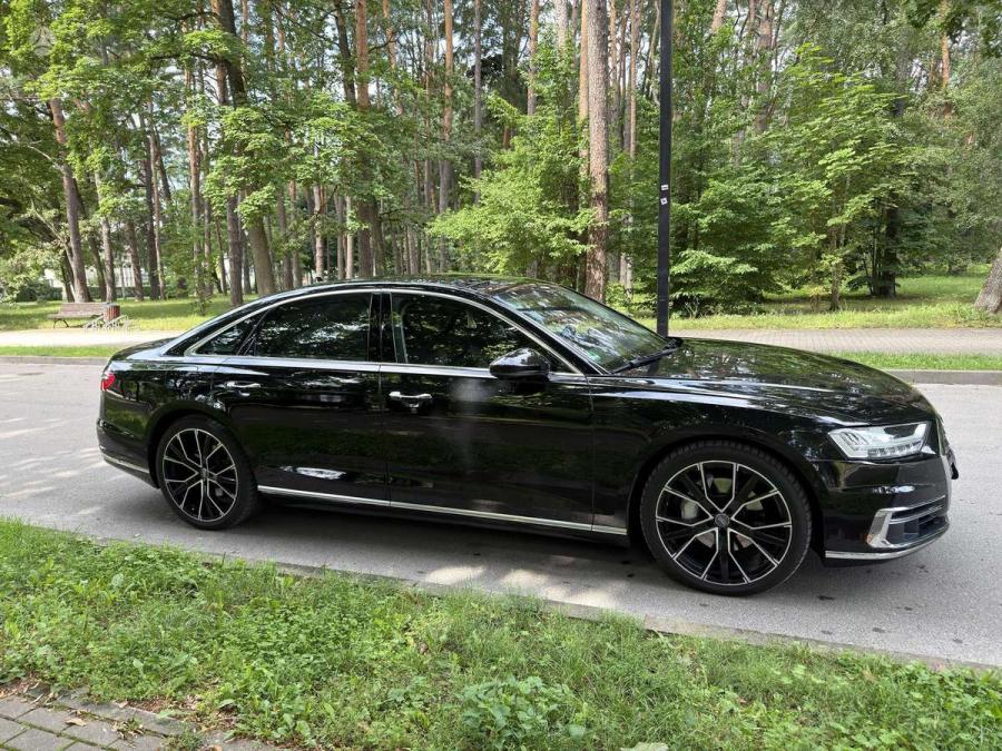 Black Audi A8 2017 in Alytus, with an engine capacity of 2.97 L and mileage of 205 thousand km for 36000 €, photo 4 on AUTOMOTO.COM.LV