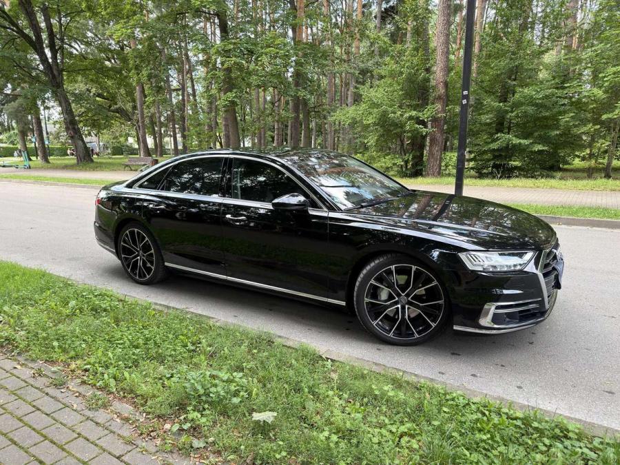 Black Audi A8 2017 in Alytus, with an engine capacity of 2.97 L and mileage of 205 thousand km for 36000 €, photo 5 on AUTOMOTO.COM.LV