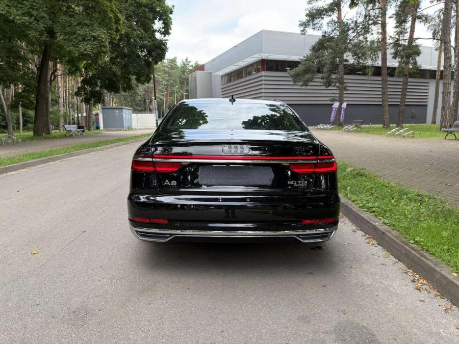 Black Audi A8 2017 in Alytus, with an engine capacity of 2.97 L and mileage of 205 thousand km for 36000 €, photo 13 on AUTOMOTO.COM.LV