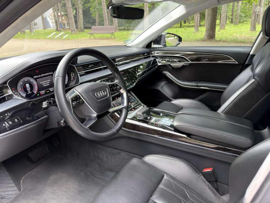 Black Audi A8 2017 in Alytus, with an engine capacity of 2.97 L and mileage of 205 thousand km for 36000 €, photo 19 on AUTOMOTO.COM.LV