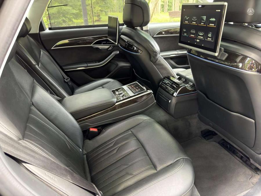 Black Audi A8 2017 in Alytus, with an engine capacity of 2.97 L and mileage of 205 thousand km for 36000 €, photo 22 on AUTOMOTO.COM.LV
