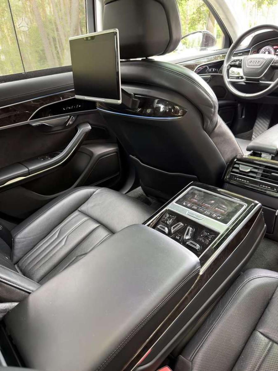 Black Audi A8 2017 in Alytus, with an engine capacity of 2.97 L and mileage of 205 thousand km for 36000 €, photo 23 on AUTOMOTO.COM.LV