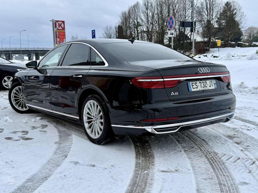 Black Audi A8 2018 in Taurage, with an engine capacity of 3.00 L and mileage of 250 thousand km for 27900 €, photo 7 on AUTOMOTO.COM.LV