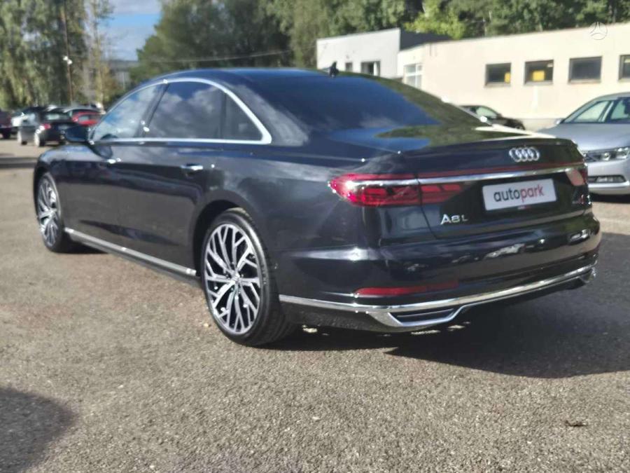 Black Audi A8 2018 in Vilnius, with an engine capacity of 3.00 L and mileage of 174 thousand km for 35900 €, photo 5 on AUTOMOTO.COM.LV