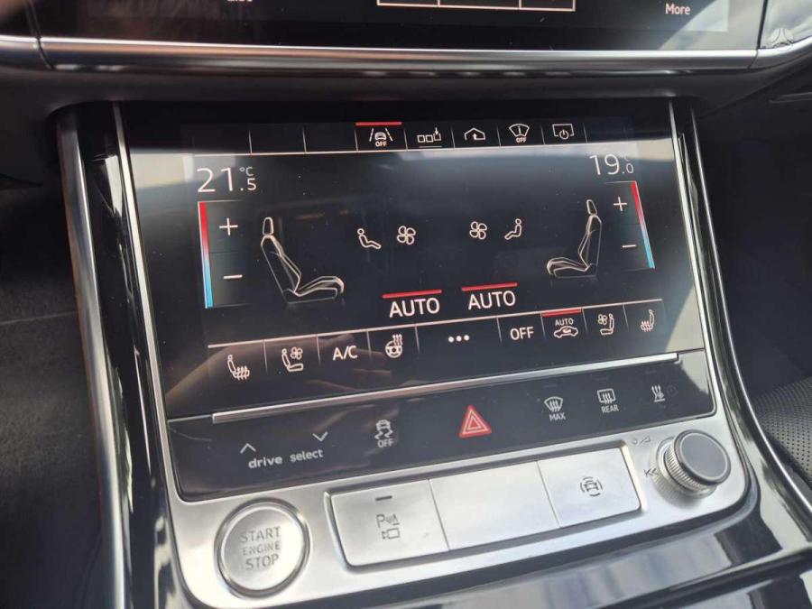 Black Audi A8 2018 in Vilnius, with an engine capacity of 3.00 L and mileage of 174 thousand km for 35900 €, photo 17 on AUTOMOTO.COM.LV