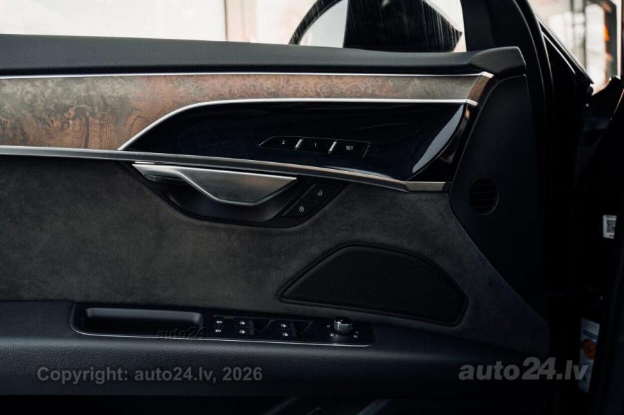 Black Audi A8 2018 in Tallinn, with an engine capacity of 3.00 L and mileage of 150 thousand km for 37900 €, photo 16 on AUTOMOTO.COM.LV