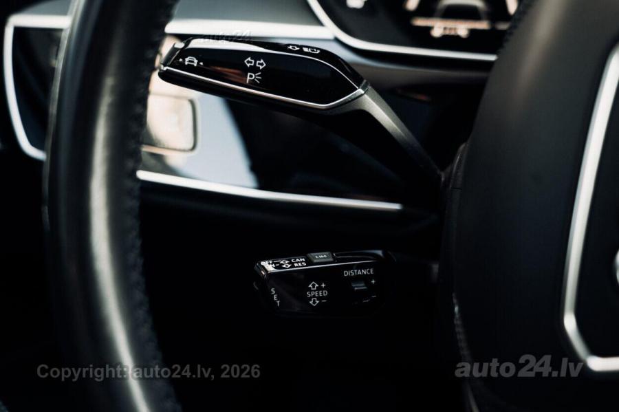 Black Audi A8 2018 in Tallinn, with an engine capacity of 3.00 L and mileage of 150 thousand km for 37900 €, photo 21 on AUTOMOTO.COM.LV