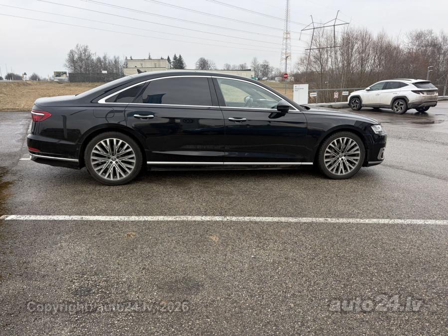 Black Audi A8 2018 in Viljandi, with an engine capacity of 3.00 L and mileage of 163 thousand km for 34900 €, photo 17 on AUTOMOTO.COM.LV