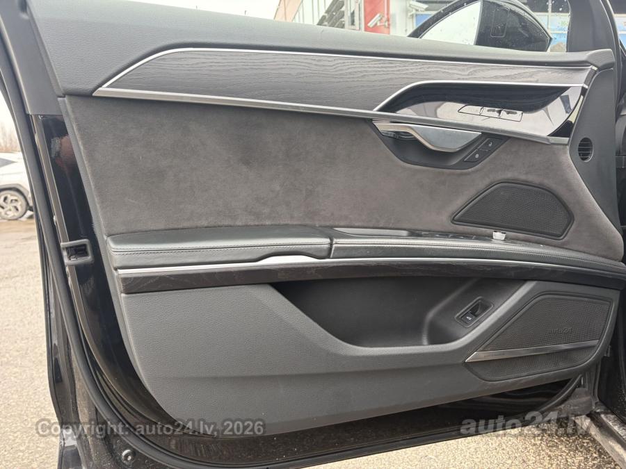 Black Audi A8 2018 in Viljandi, with an engine capacity of 3.00 L and mileage of 163 thousand km for 34900 €, photo 21 on AUTOMOTO.COM.LV