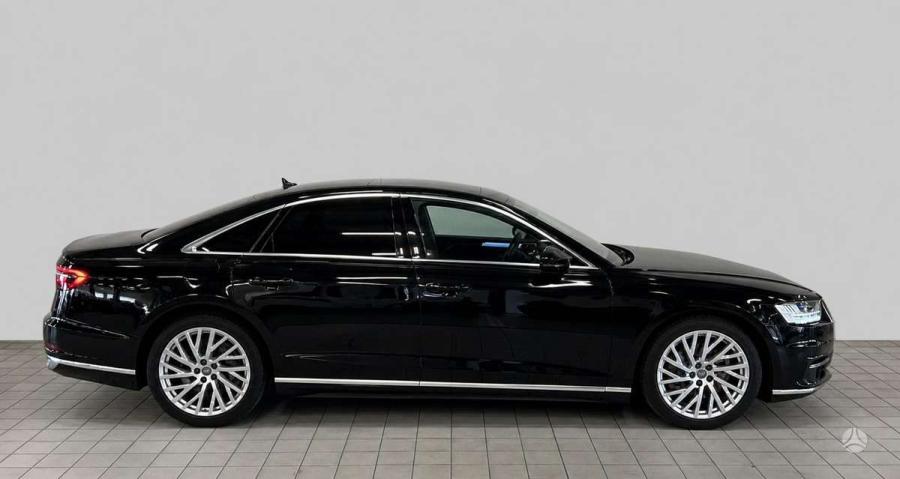 Black Audi A8 2018 in Kaunas, with an engine capacity of 3.00 L and mileage of 72 thousand km for 34800 €, photo 4 on AUTOMOTO.COM.LV
