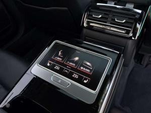 Black Audi A8 2018 in Taurage, with an engine capacity of 2.97 L and mileage of 182 thousand km for 34500 €, photo 11 on AUTOMOTO.COM.LV