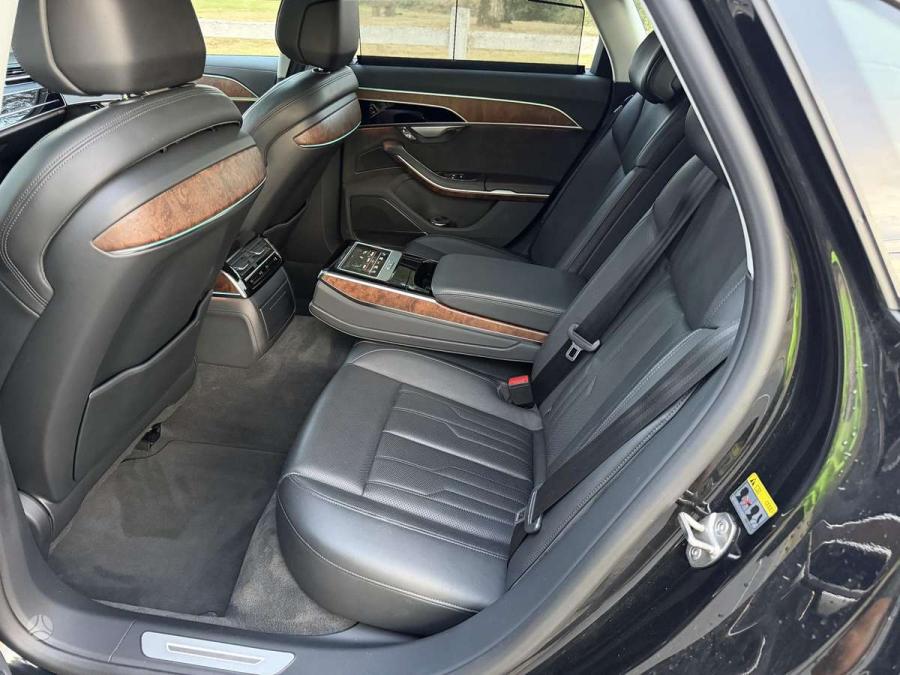 Black Audi A8 2018 in Taurage, with an engine capacity of 2.97 L and mileage of 182 thousand km for 34500 €, photo 13 on AUTOMOTO.COM.LV
