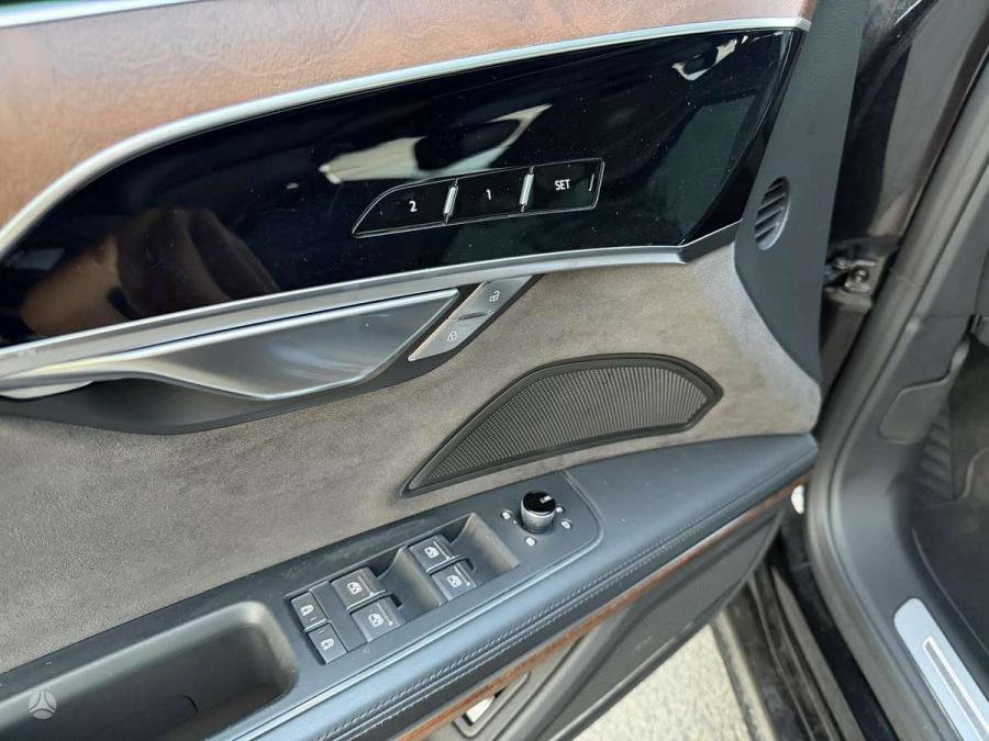 Black Audi A8 2018 in Taurage, with an engine capacity of 2.97 L and mileage of 182 thousand km for 34500 €, photo 17 on AUTOMOTO.COM.LV