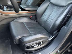 Black Audi A8 2018 in Taurage, with an engine capacity of 2.97 L and mileage of 182 thousand km for 34500 €, photo 19 on AUTOMOTO.COM.LV