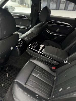 Black Audi A8 2019 in Vilnius, with an engine capacity of 3.00 L and mileage of 260 thousand km for 33000 €, photo 11 on AUTOMOTO.COM.LV