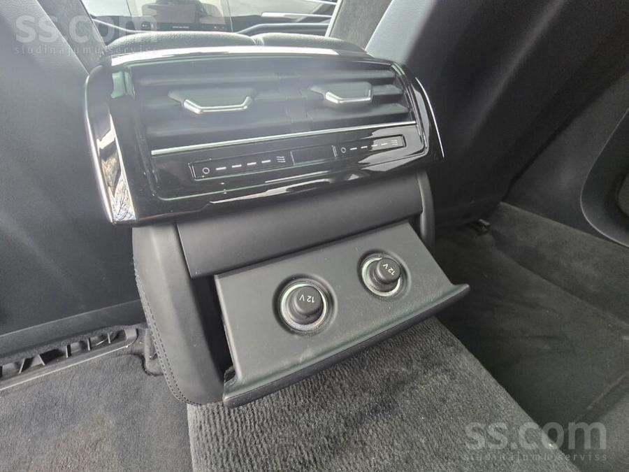 Black Audi A8 2021 in Riga, with an engine capacity of 3.00 L and mileage of 109 thousand km for 43900 €, photo 18 on AUTOMOTO.COM.LV