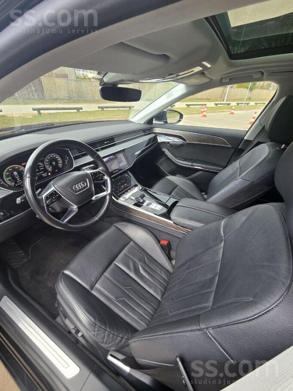 Black Audi A8 2021 in Riga, with an engine capacity of 3.00 L and mileage of 111 thousand km for 43900 €, photo 7 on AUTOMOTO.COM.LV