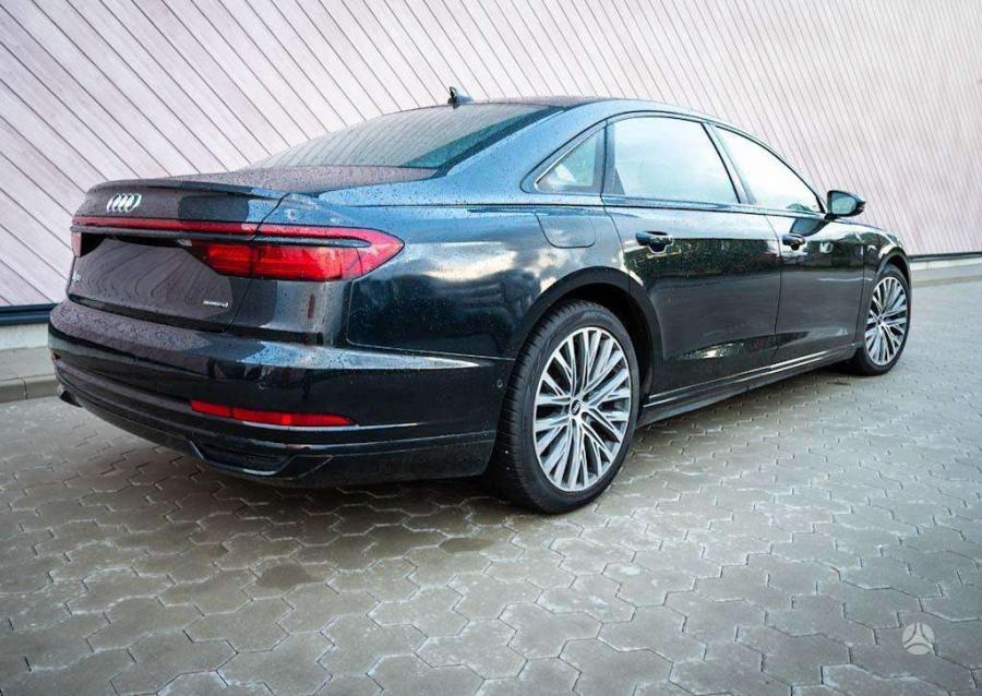 Black Audi A8 2021 in Panevezys, with an engine capacity of 3.00 L and mileage of 99 thousand km for 40000 €, photo 3 on AUTOMOTO.COM.LV