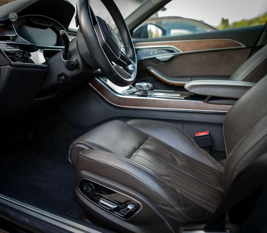 Black Audi A8 2021 in Panevezys, with an engine capacity of 3.00 L and mileage of 99 thousand km for 40000 €, photo 5 on AUTOMOTO.COM.LV
