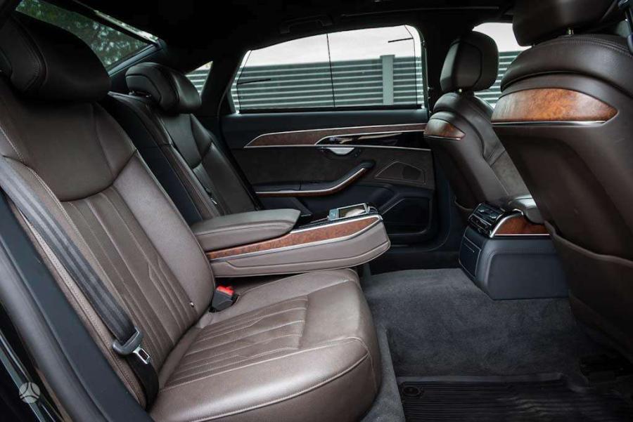 Black Audi A8 2021 in Panevezys, with an engine capacity of 3.00 L and mileage of 99 thousand km for 40000 €, photo 7 on AUTOMOTO.COM.LV