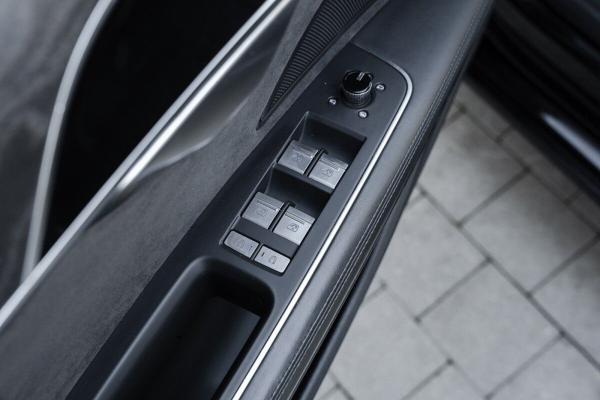 Black Audi A8 2021 in Marupe, with an engine capacity of 3.00 L and mileage of 113 thousand km for 42700 €, photo 9 on AUTOMOTO.COM.LV