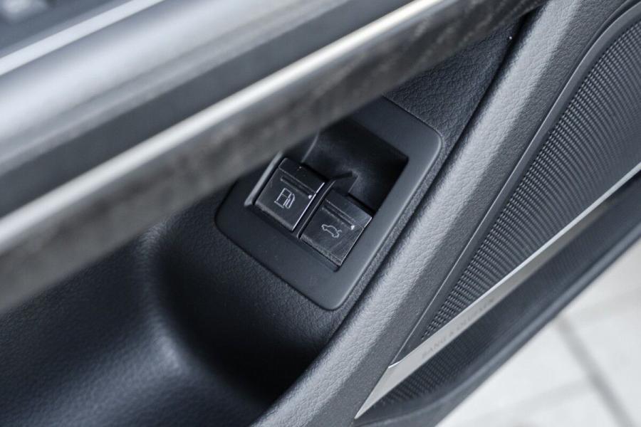 Black Audi A8 2021 in Marupe, with an engine capacity of 3.00 L and mileage of 113 thousand km for 42700 €, photo 10 on AUTOMOTO.COM.LV