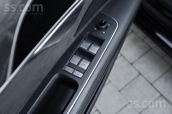 Audi A8 2021 Rīga vietnē Melns Audi A8 2021 Rīga, ar dzinēja tilpumu 3.00 L un nobraukumu 113 tūkst. km par 42700 €, foto 9 vietnē AUTOMOTO.COM.LV