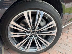 Black Audi A8 2022 in Plunge, with an engine capacity of 3.00 L and mileage of 80 thousand km for 54900 €, photo 30 on AUTOMOTO.COM.LV