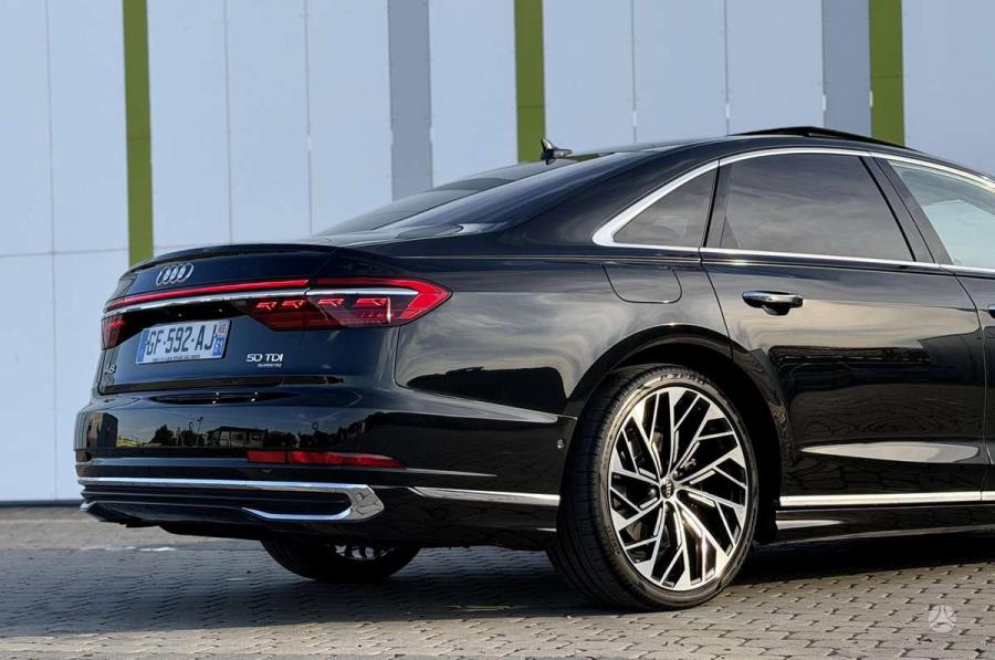 Melns Audi A8 2022 Tauragė, ar dzinēja tilpumu 3.00 L un nobraukumu 174 tūkst. km par 38200 €, foto 24 vietnē AUTOMOTO.COM.LV