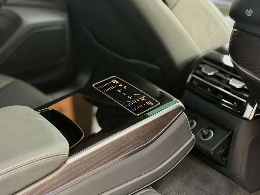 Melns Audi A8 2022 Tauragė, ar dzinēja tilpumu 3.00 L un nobraukumu 174 tūkst. km par 38200 €, foto 30 vietnē AUTOMOTO.COM.LV