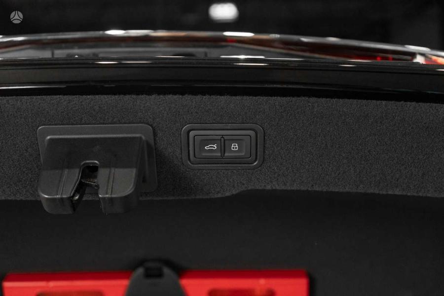 Melns Audi A8 2022 Rīga, ar dzinēja tilpumu 3.00 L un nobraukumu 80 tūkst. km par 51000 €, foto 31 vietnē AUTOMOTO.COM.LV