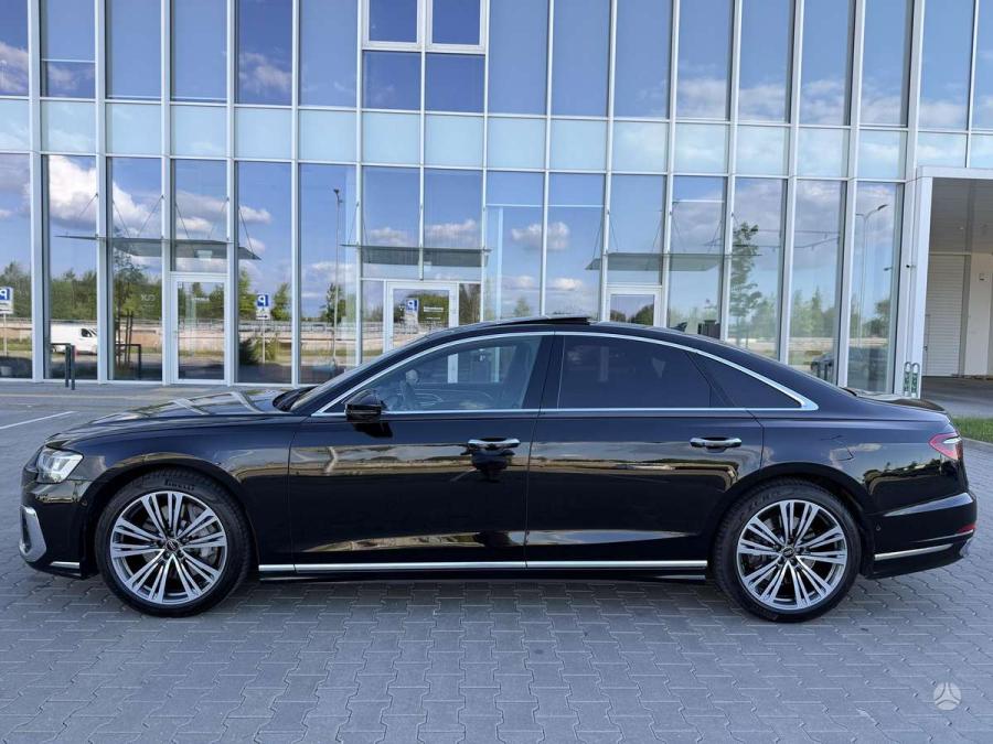 Black Audi A8 2022 in Vilnius, with an engine capacity of 3.00 L and mileage of 96 thousand km for 48999 €, photo 10 on AUTOMOTO.COM.LV