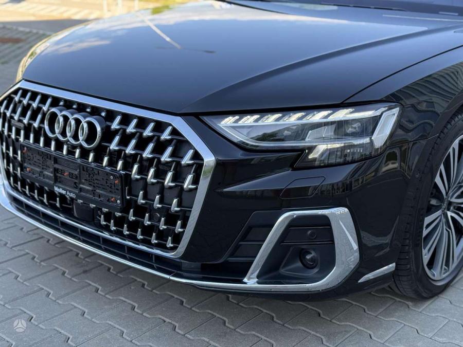 Black Audi A8 2022 in Vilnius, with an engine capacity of 3.00 L and mileage of 96 thousand km for 48999 €, photo 13 on AUTOMOTO.COM.LV