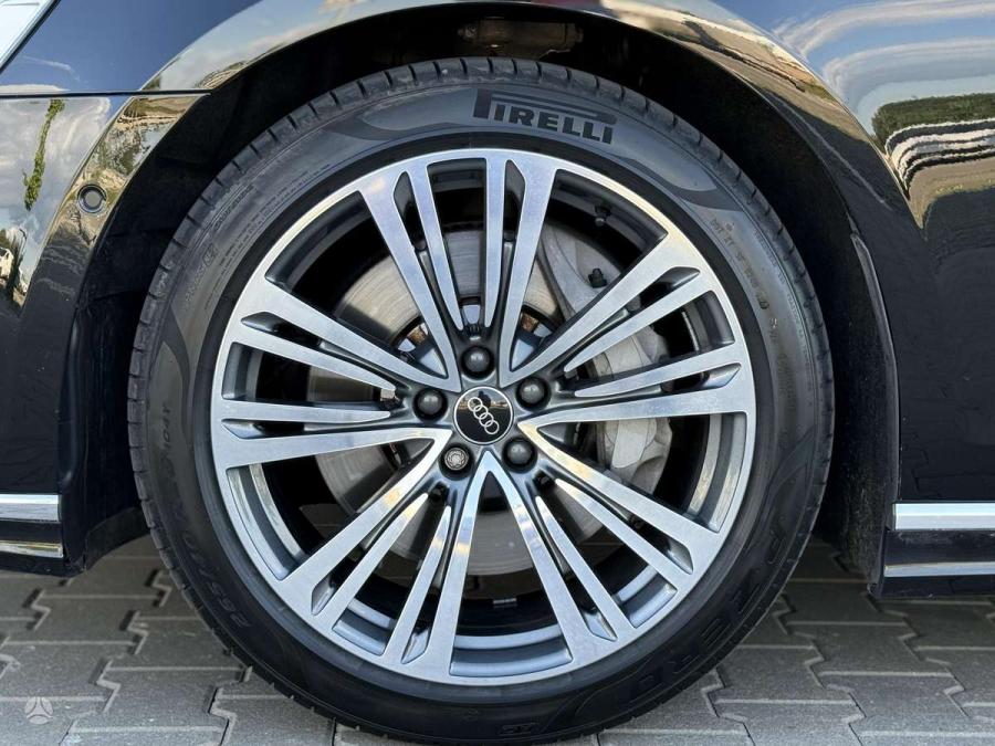 Black Audi A8 2022 in Vilnius, with an engine capacity of 3.00 L and mileage of 96 thousand km for 48999 €, photo 14 on AUTOMOTO.COM.LV