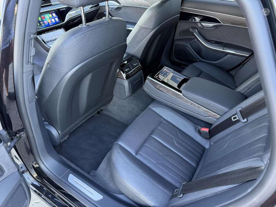 Black Audi A8 2022 in Vilnius, with an engine capacity of 3.00 L and mileage of 96 thousand km for 48999 €, photo 23 on AUTOMOTO.COM.LV