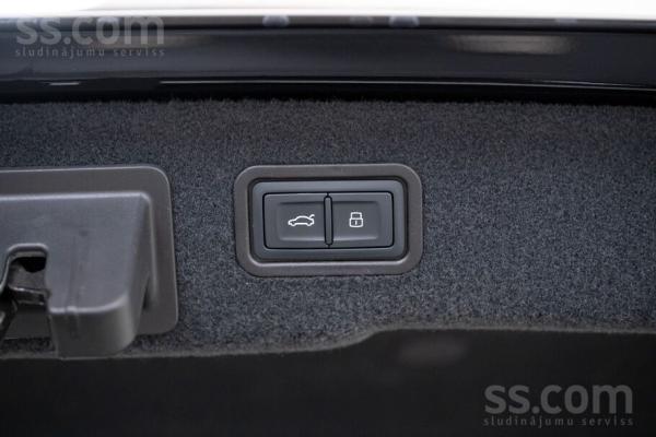 Melns Audi A8 2022 Rīga, ar dzinēja tilpumu 3.00 L un nobraukumu 80 tūkst. km par 46900 €, foto 10 vietnē AUTOMOTO.COM.LV