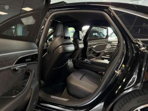 Black Audi A8 2023 in Klaipeda, with an engine capacity of 2.97 L and mileage of 129 thousand km for 69900 €, photo 8 on AUTOMOTO.COM.LV