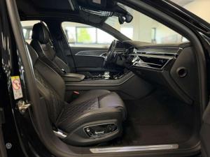 Black Audi A8 2023 in Klaipeda, with an engine capacity of 2.97 L and mileage of 129 thousand km for 69900 €, photo 13 on AUTOMOTO.COM.LV