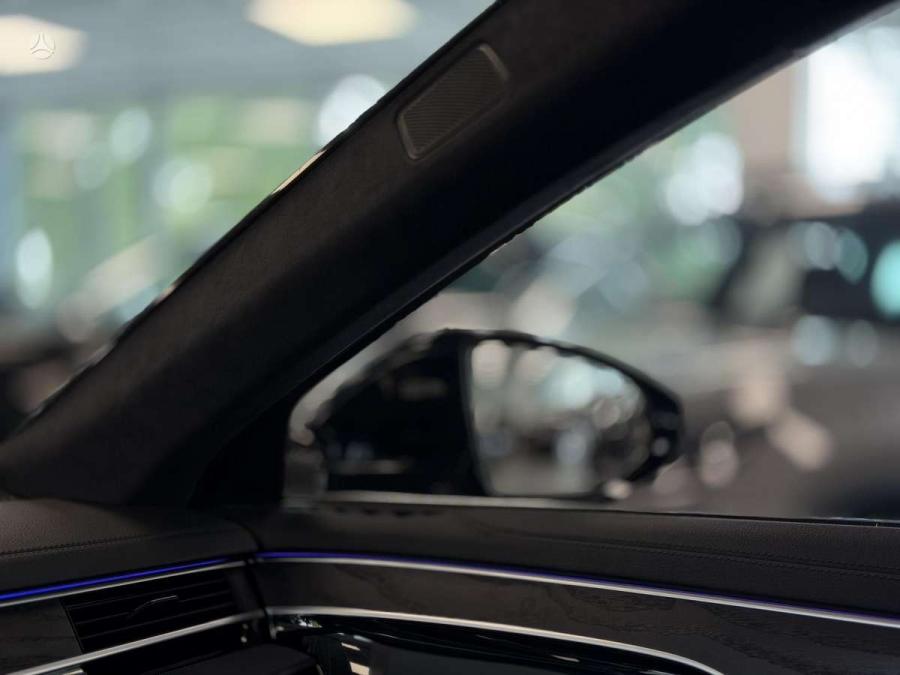 Black Audi A8 2023 in Klaipeda, with an engine capacity of 2.97 L and mileage of 129 thousand km for 69900 €, photo 23 on AUTOMOTO.COM.LV