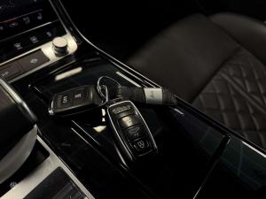 Black Audi A8 2023 in Klaipeda, with an engine capacity of 2.97 L and mileage of 129 thousand km for 69900 €, photo 24 on AUTOMOTO.COM.LV